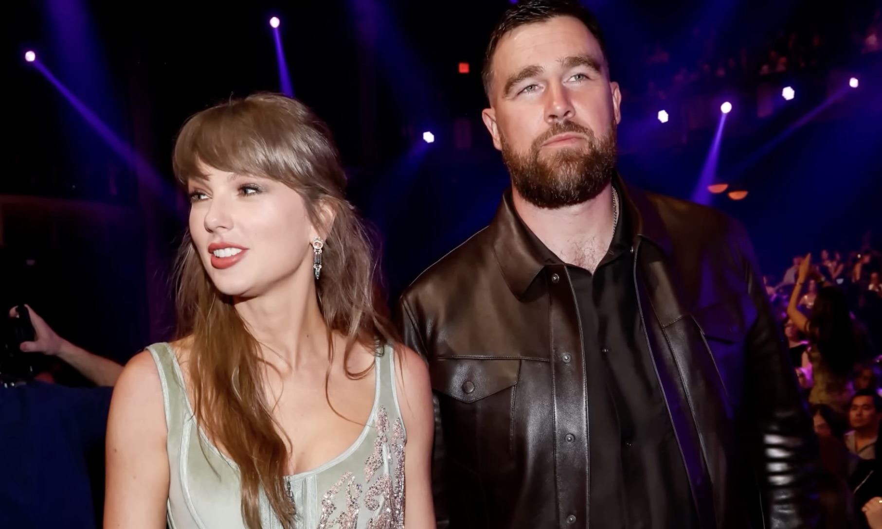 Taylor Swift se refirió a Travis Kelce como su "esposa" en el podcast ...