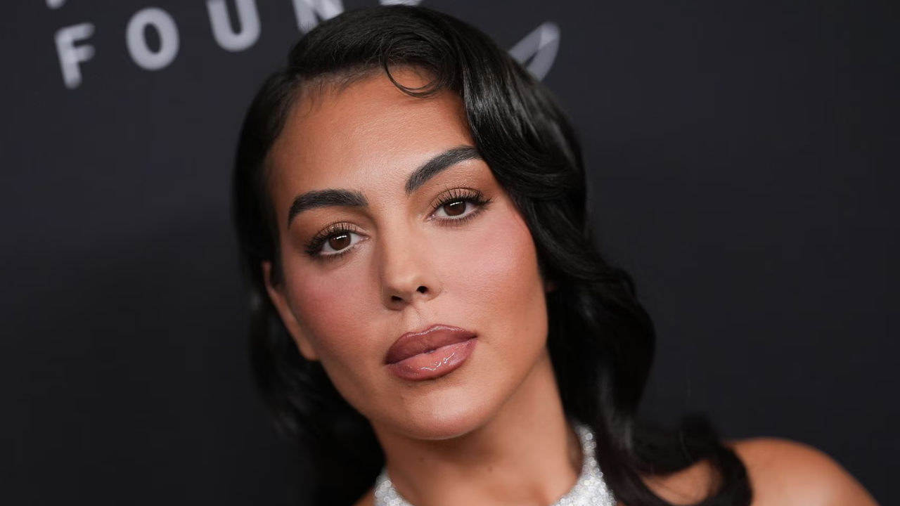 Georgina Rodríguez convierte la playa en pasarela al deslumbrar con un ...